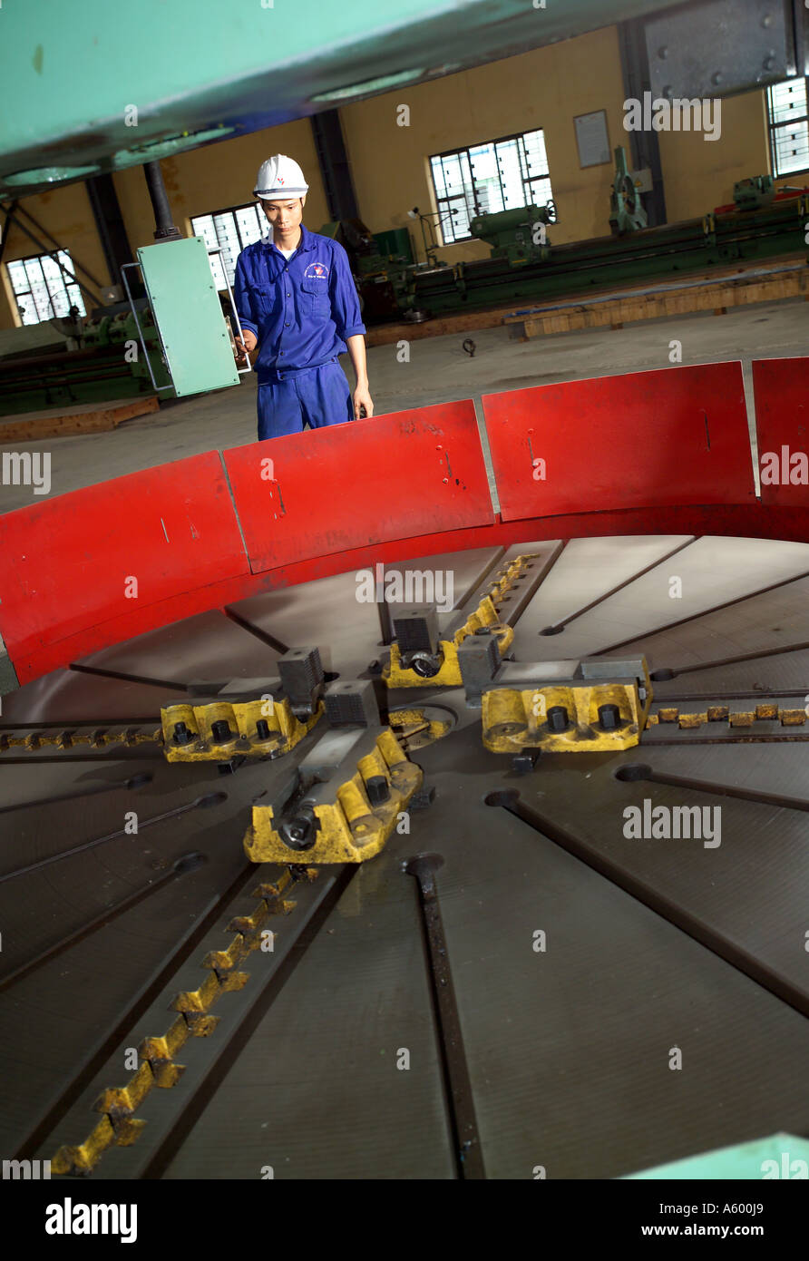 Vietnamese shipyard worker, in engineering workshop Stock Photo - Alamy