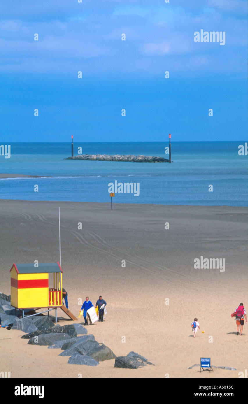DESERTED SEA PALLING BEACH WITH COAST GUARD STATION NORFOLK EAST ANGLIA ...
