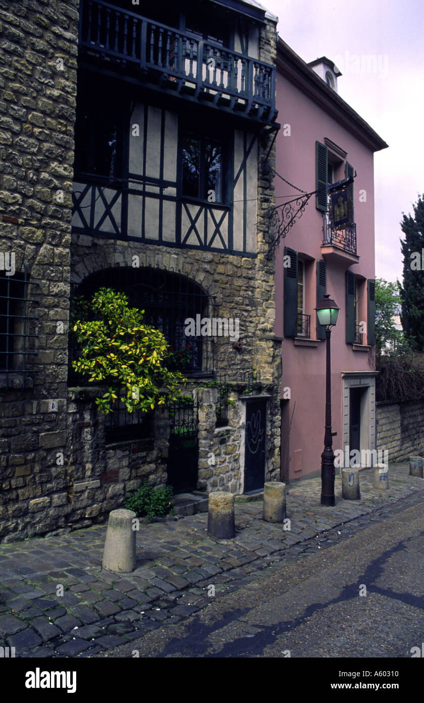 Old house at Montmartre district in Paris Stock Photo - Alamy