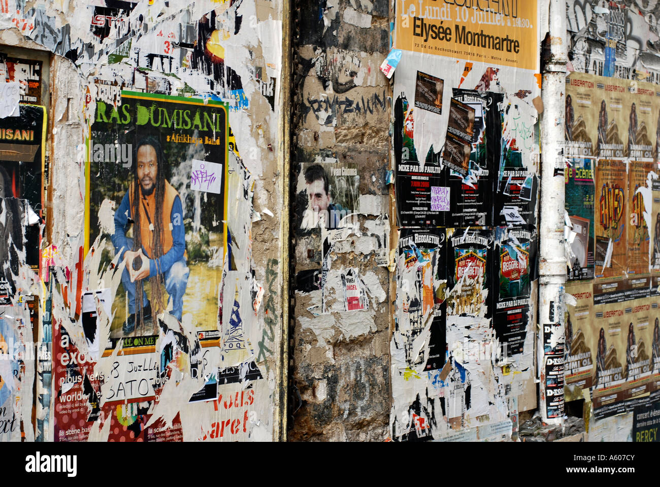 Paris flyers hi-res stock photography and images - Alamy