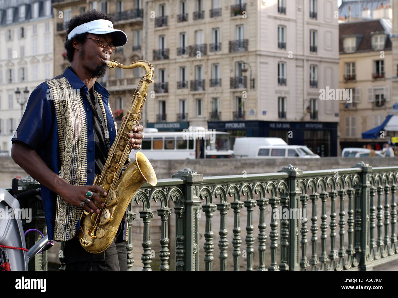 Saxophone paris hi-res stock photography and images - Alamy