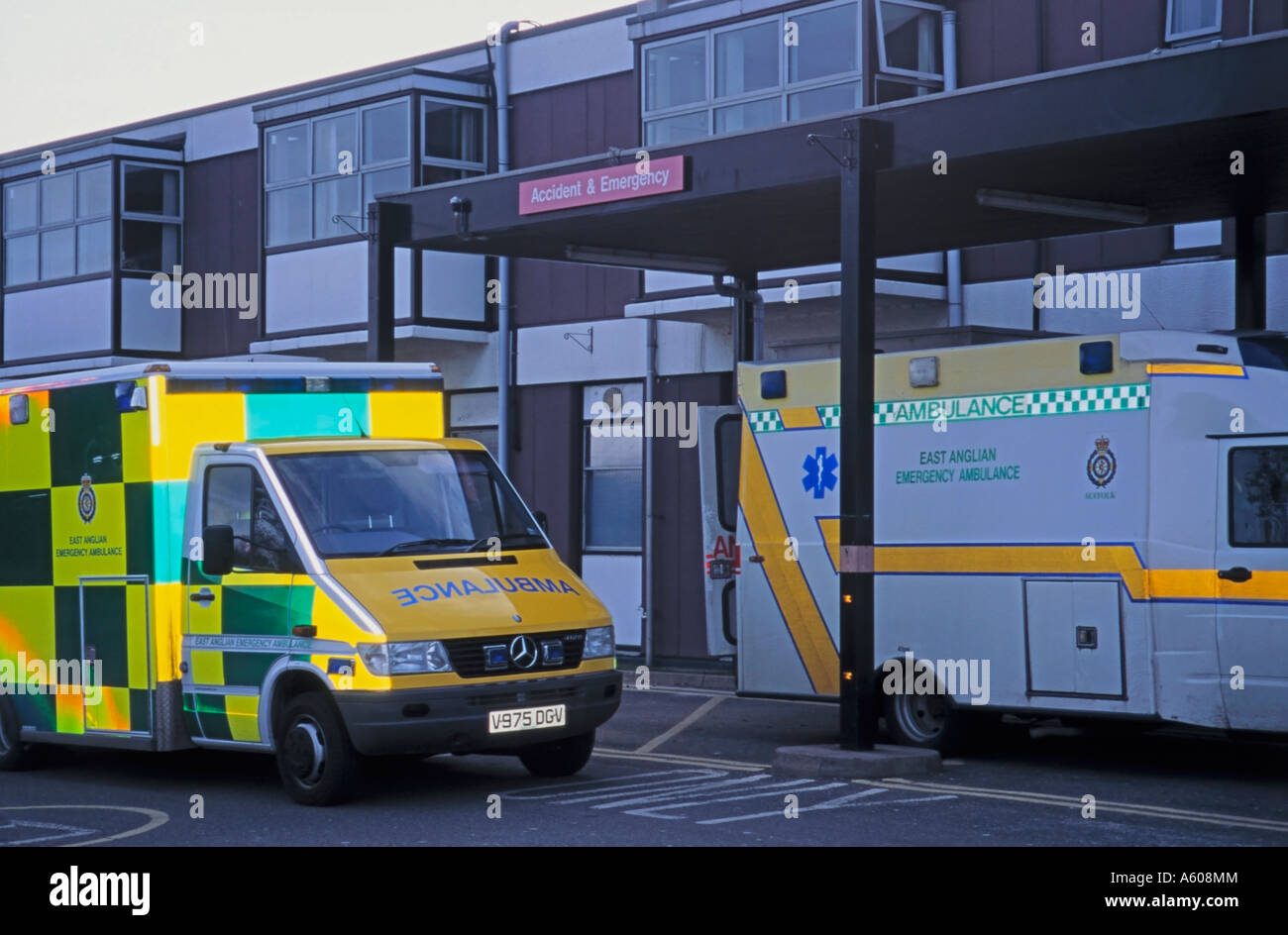 Nhs ambulances outside emergency hi-res stock photography and images ...
