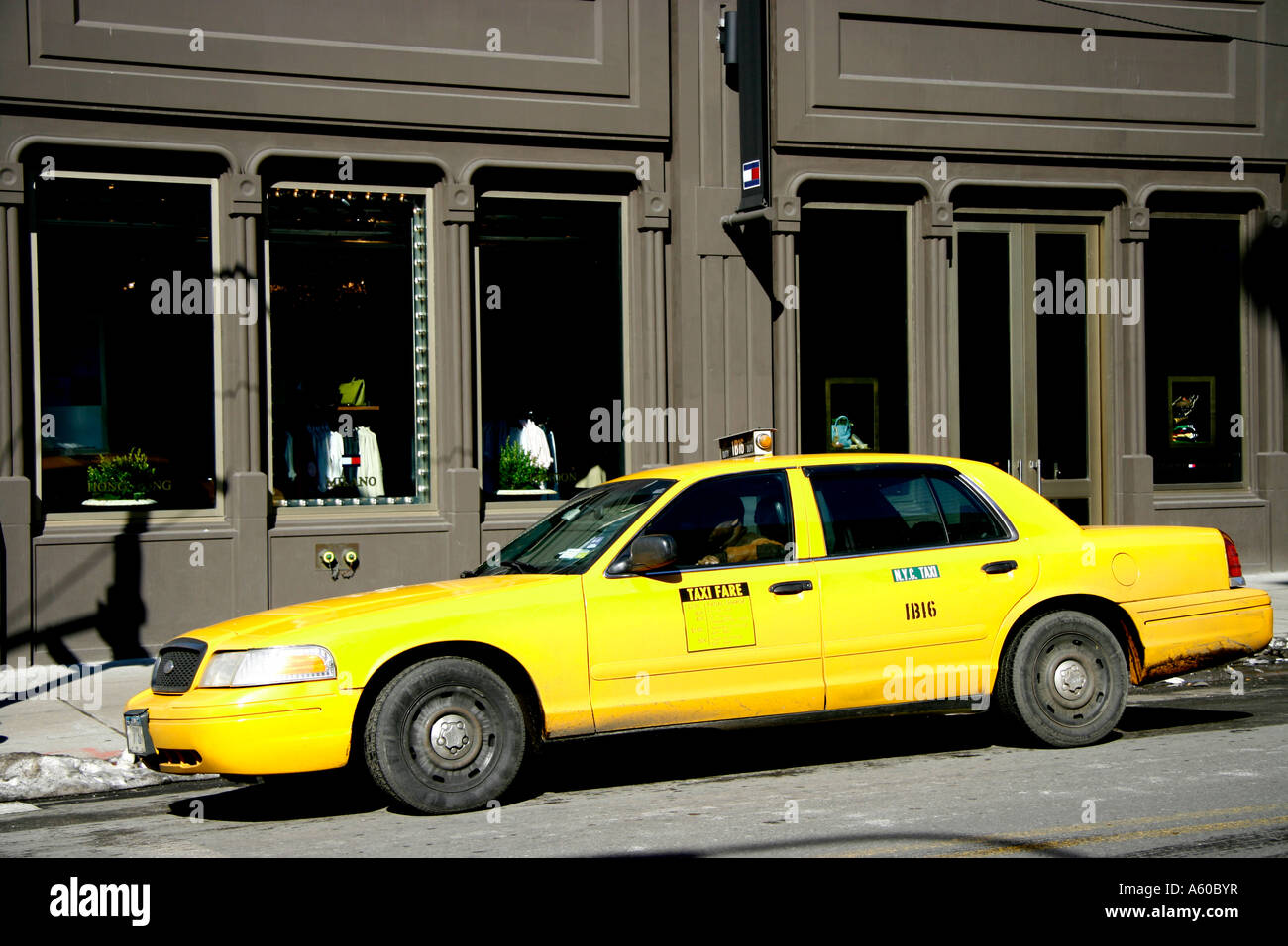 Yellow taxicab hi-res stock photography and images - Alamy