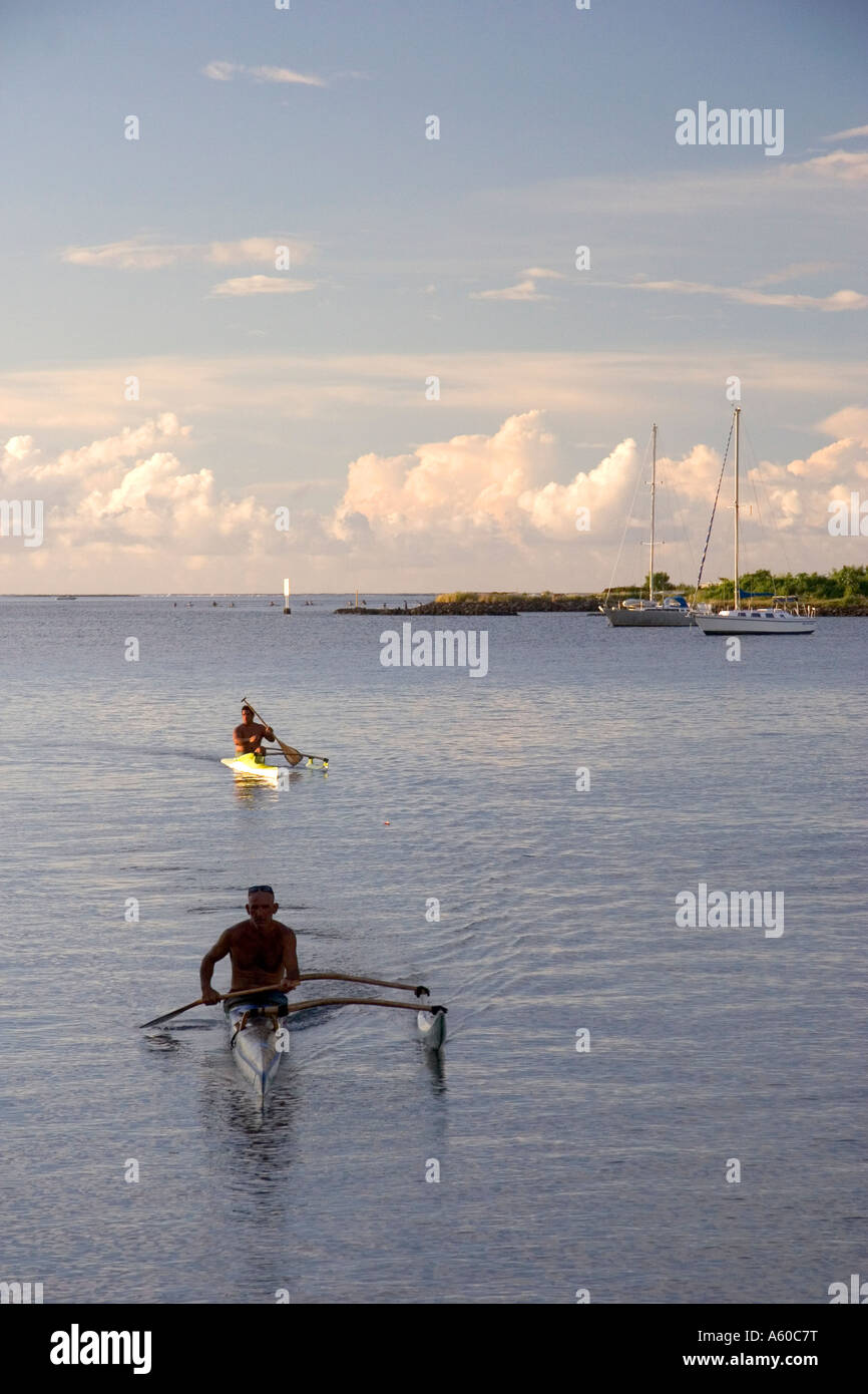 Cook island canoe hi-res stock photography and images - Alamy