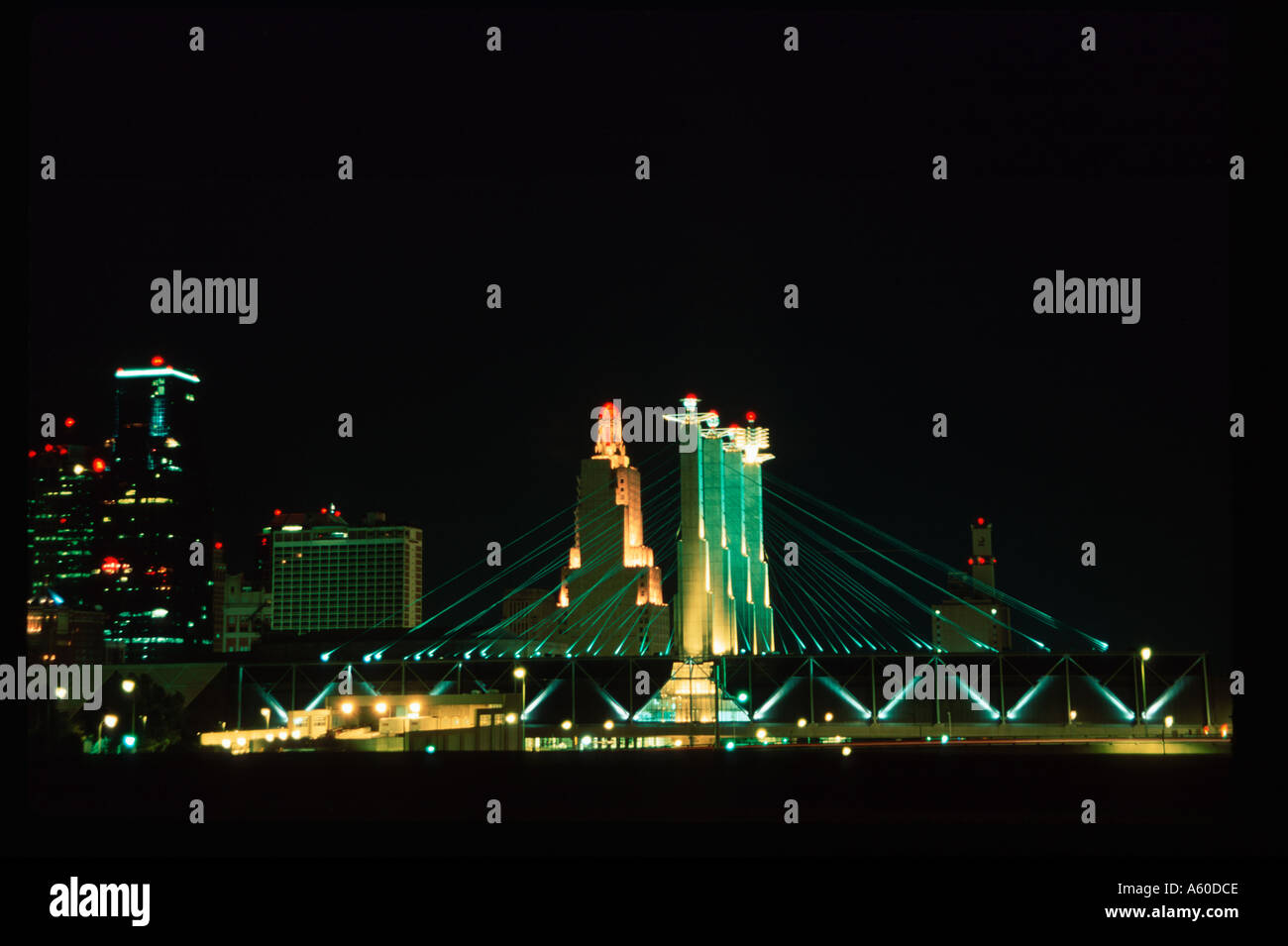 Skyline of kansas city at night hi-res stock photography and images - Alamy