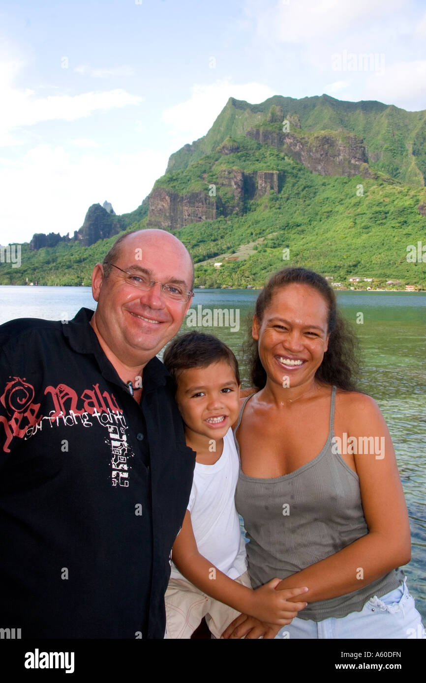 A family on the island of Moorea Stock Photo - Alamy