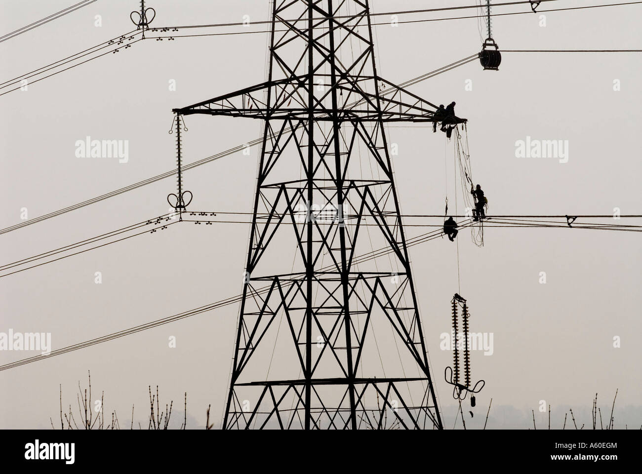 OVERHEAD LINESMEN CORRECT TITLE SEEN HERE ABOVE LITTLEBURY ESSEX Stock ...