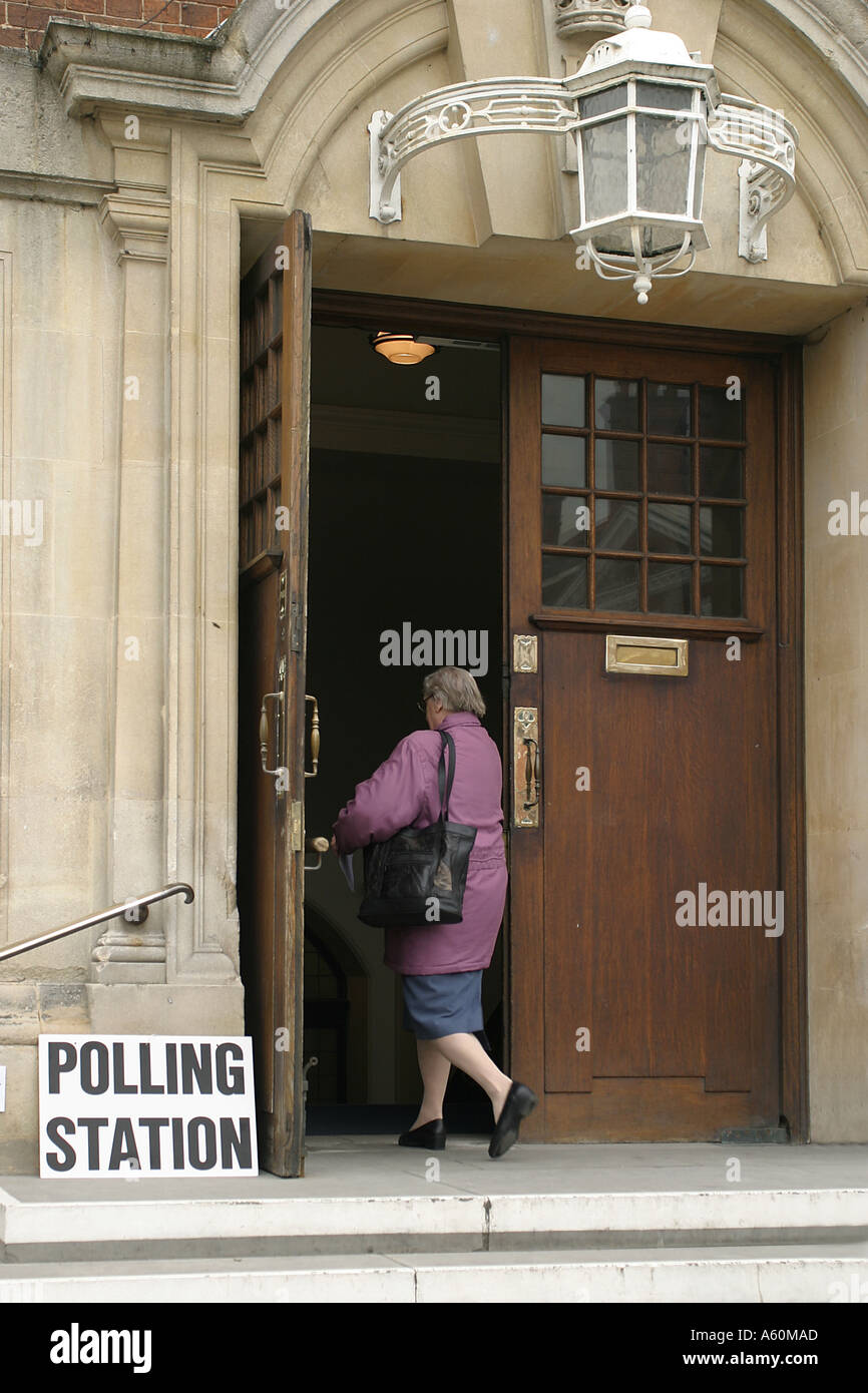 Election polling station Stock Photo - Alamy