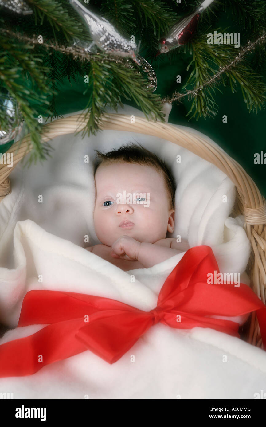 Children lying under tree hi-res stock photography and images - Alamy