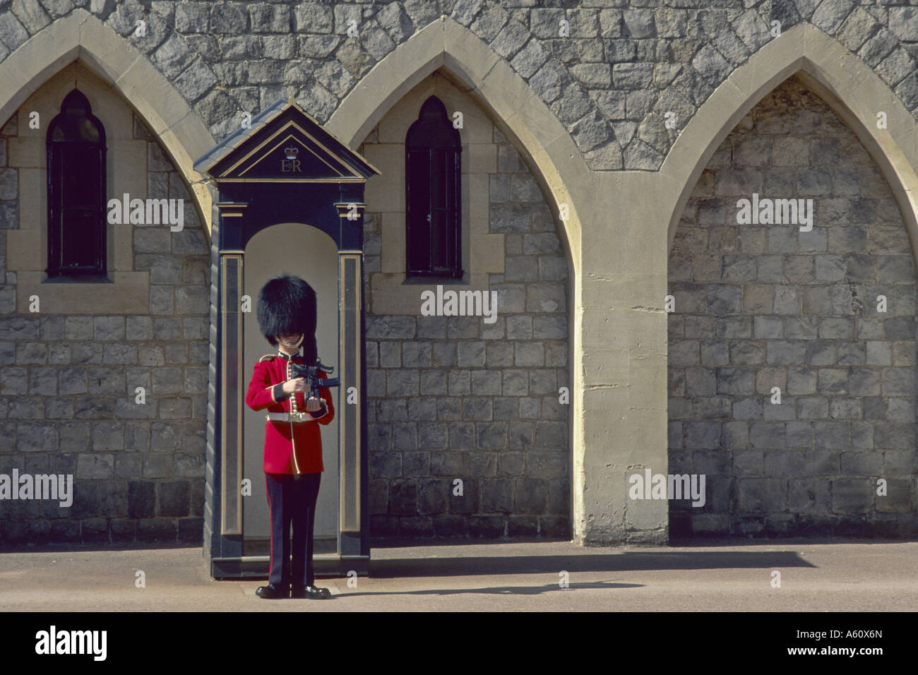 Windsor Castle; guard, United Kingdom, England, Berkshire, Windsor ...