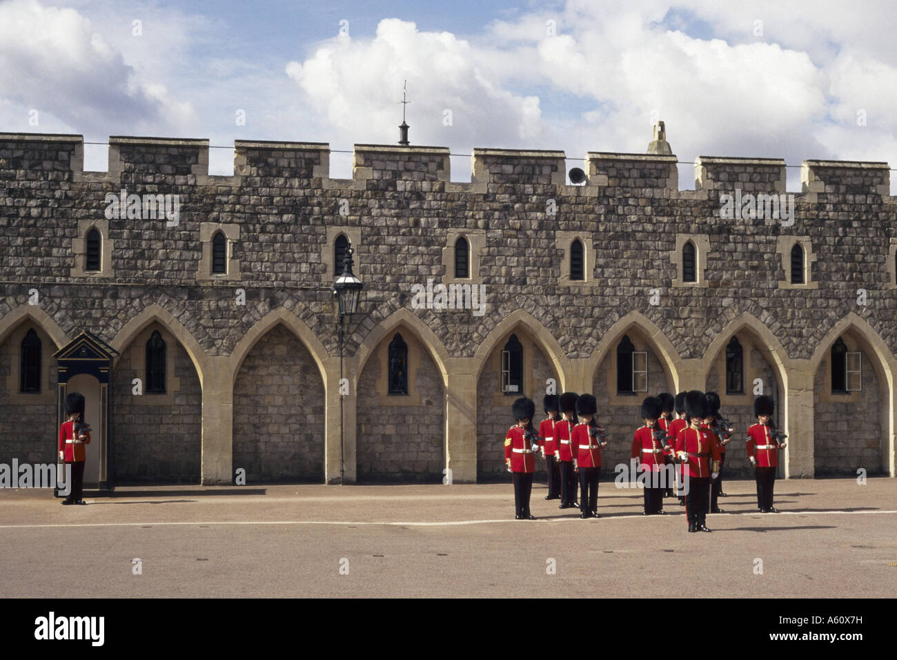 Windsor castle guard hi-res stock photography and images - Alamy