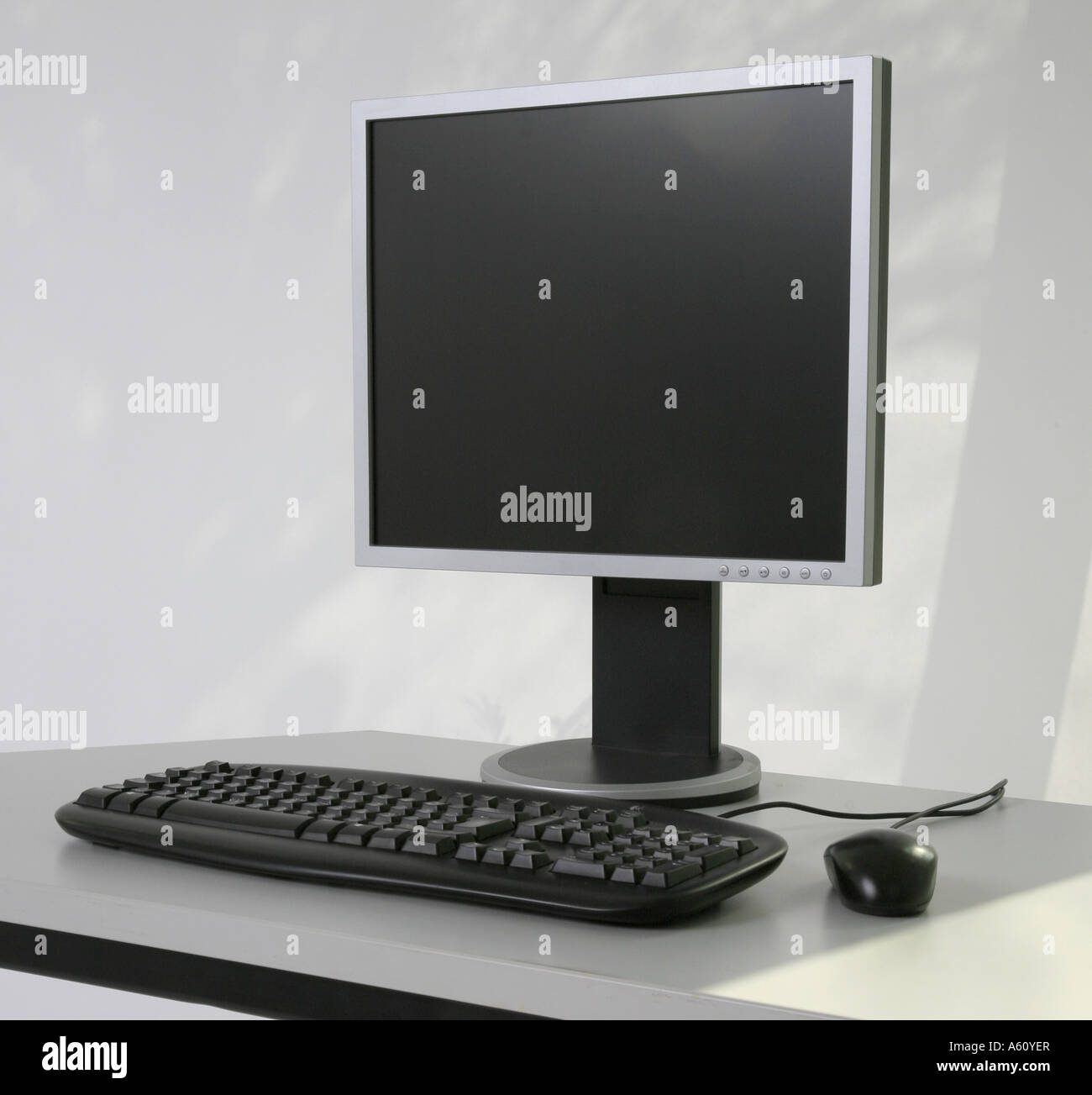 Computer workstation hi-res stock photography and images - Alamy