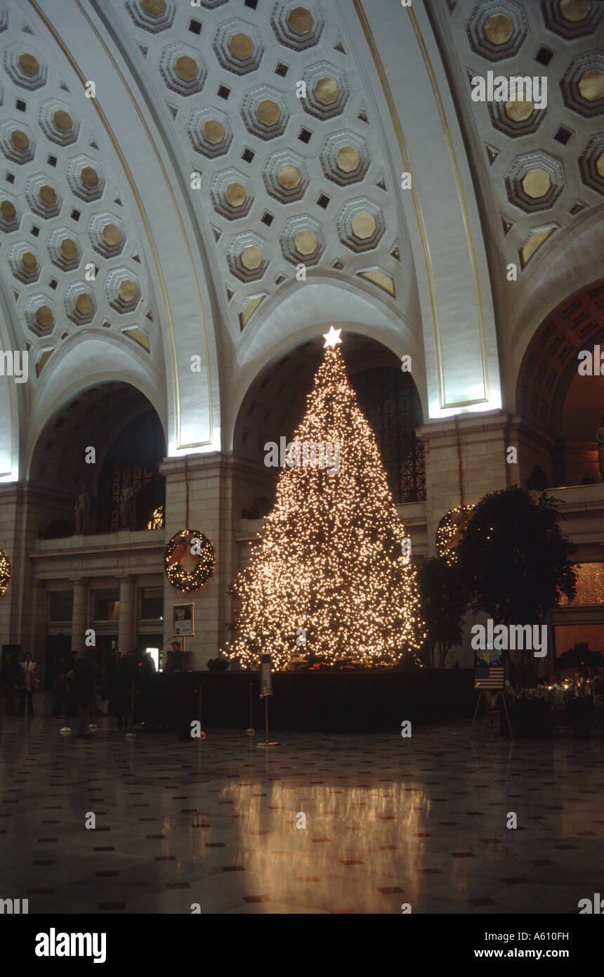 Christmas tree in Union Station, Washington, D.C Stock Photo - Alamy