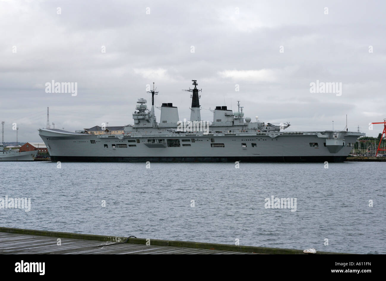 Aircraft carrier hms invincible hi-res stock photography and images - Alamy