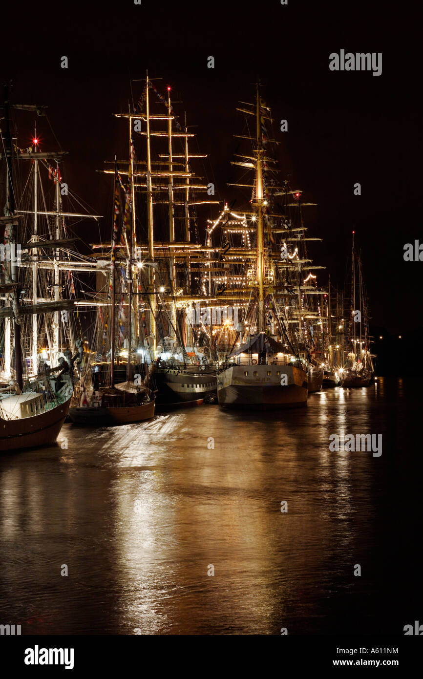 Tall ships at night, Newcastle upon Tyne Stock Photo - Alamy