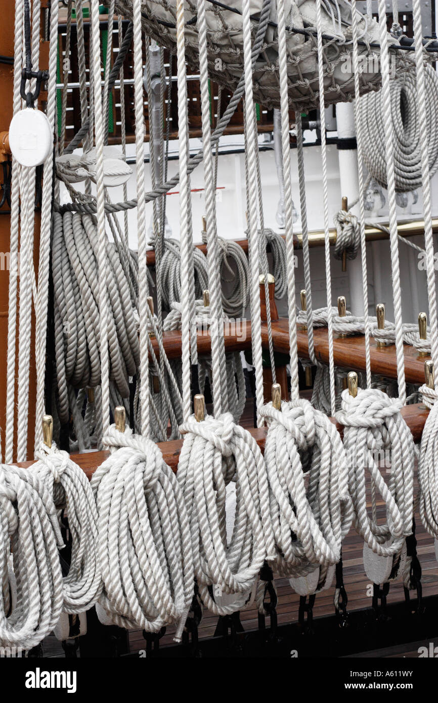 Rigging on a tall ship Stock Photo - Alamy