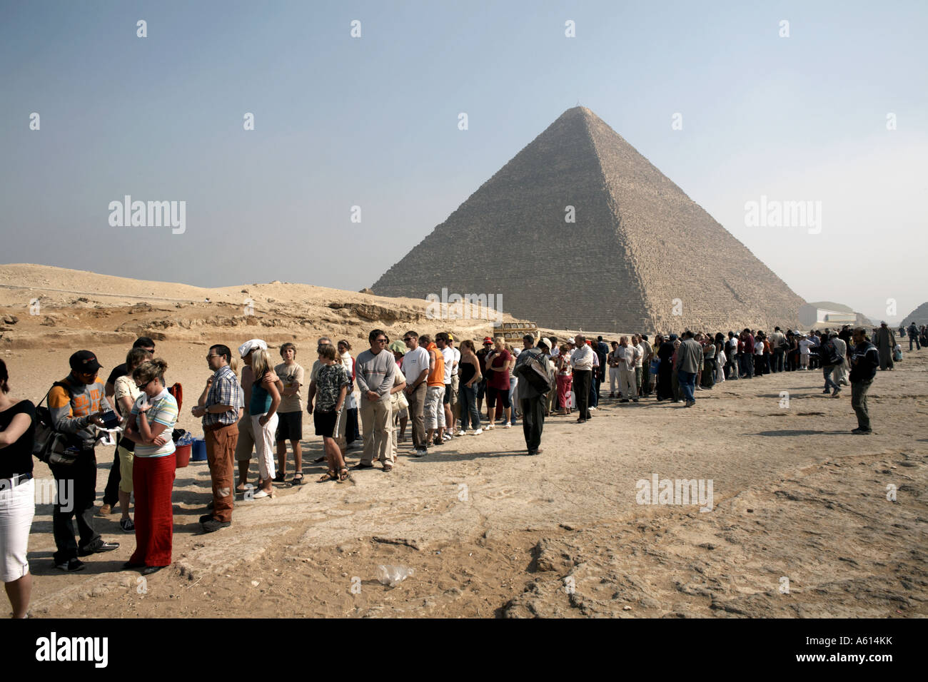 Tourists queue outside the Pyramids of Giza, Cairo, Egypt Stock Photo ...