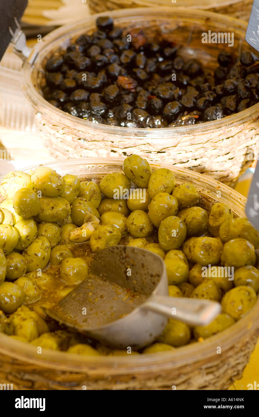 Olives on sale in a French market Stock Photo - Alamy