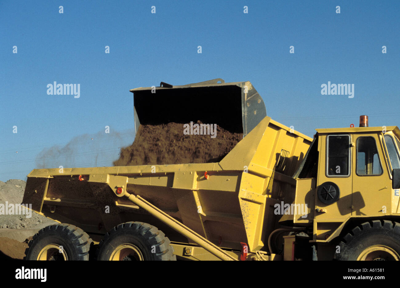 Loading a tipper truck hi-res stock photography and images - Alamy
