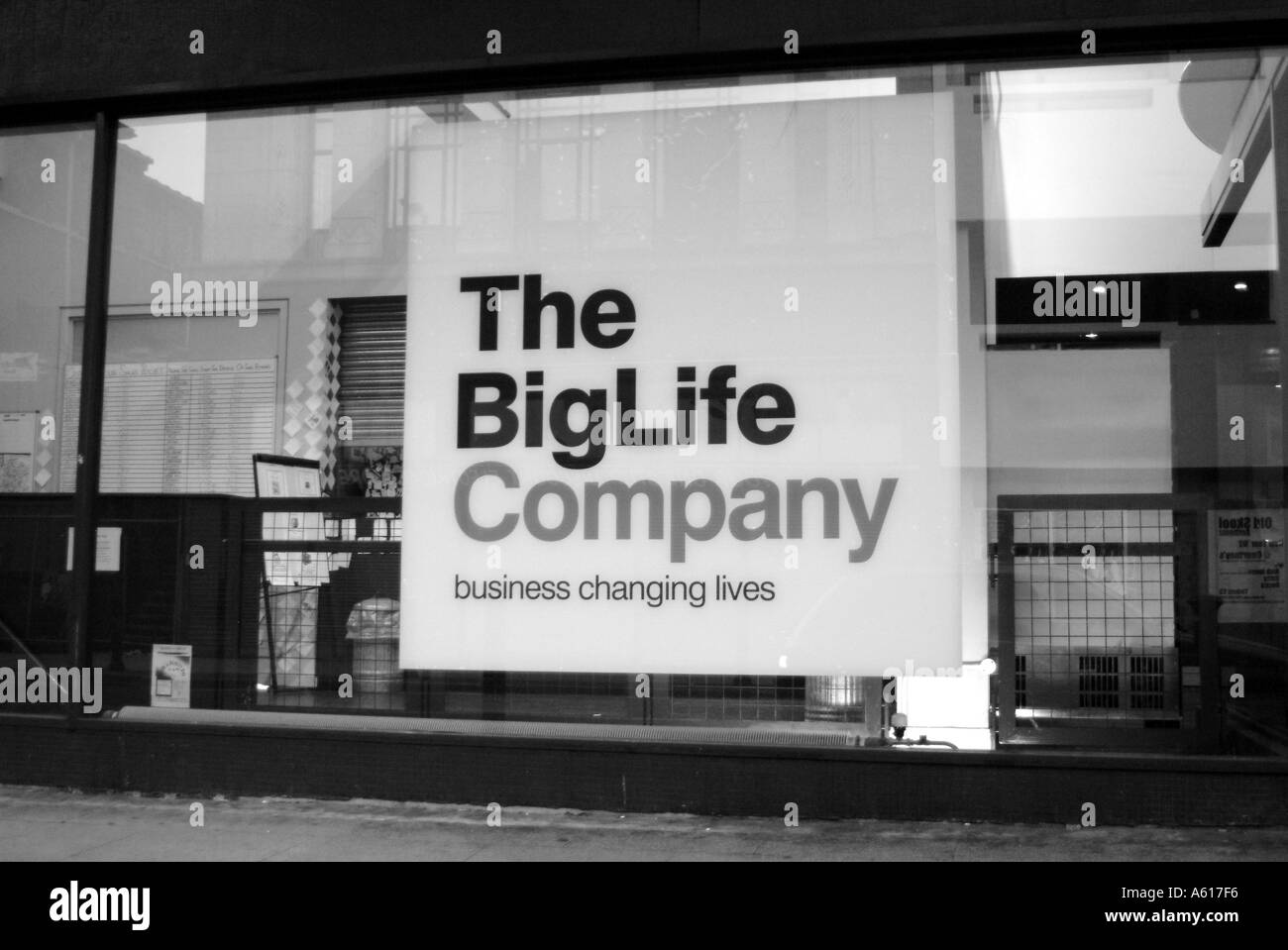 Big issue offices hi-res stock photography and images - Alamy