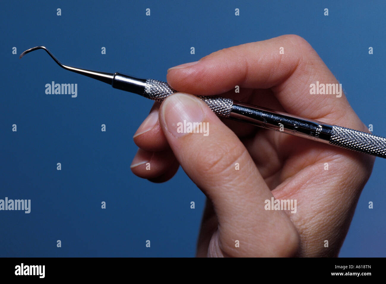 Man s hand holding dental scaler instrument Stock Photo - Alamy