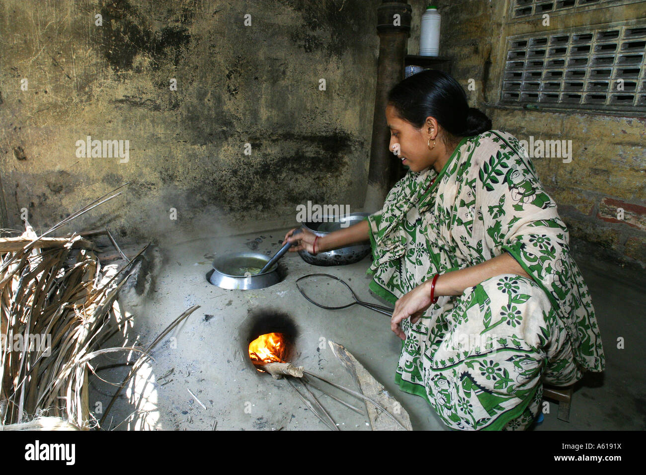 Traditional cooking hi-res stock photography and images - Alamy