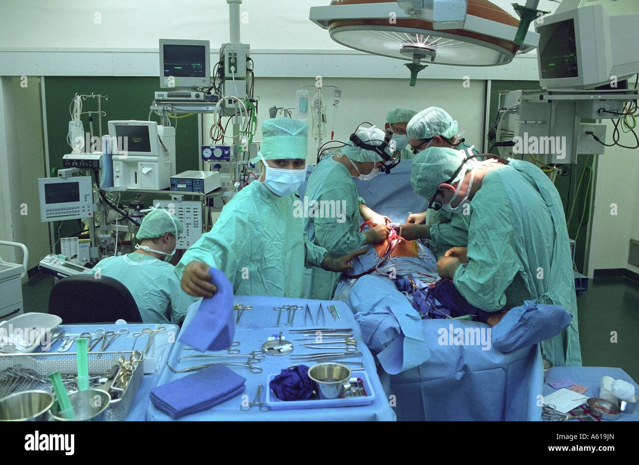 Operation of the heart hi-res stock photography and images - Alamy