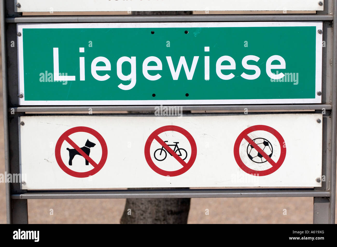 Sign - public meadow Stock Photo - Alamy