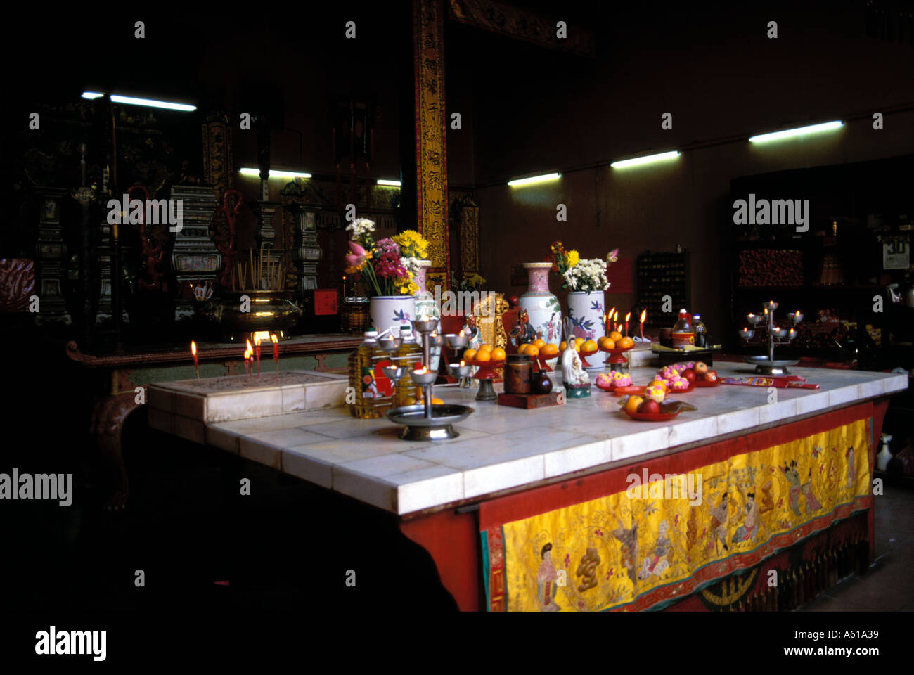 Chinese table altar hi-res stock photography and images - Alamy