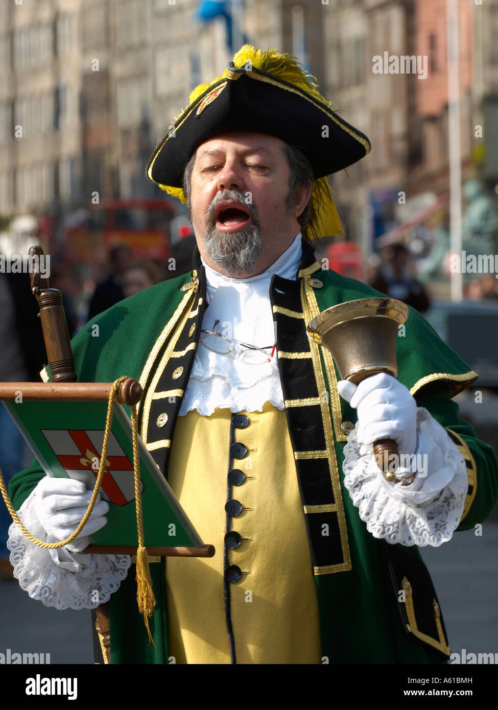 Town crier on Edinburgh Royal Mile Stock Photo - Alamy