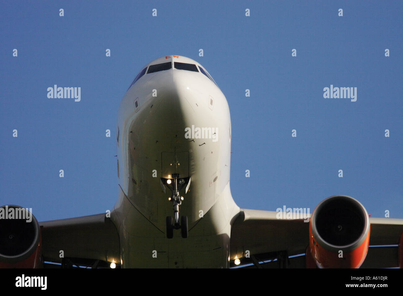 Approach flight hi-res stock photography and images - Alamy