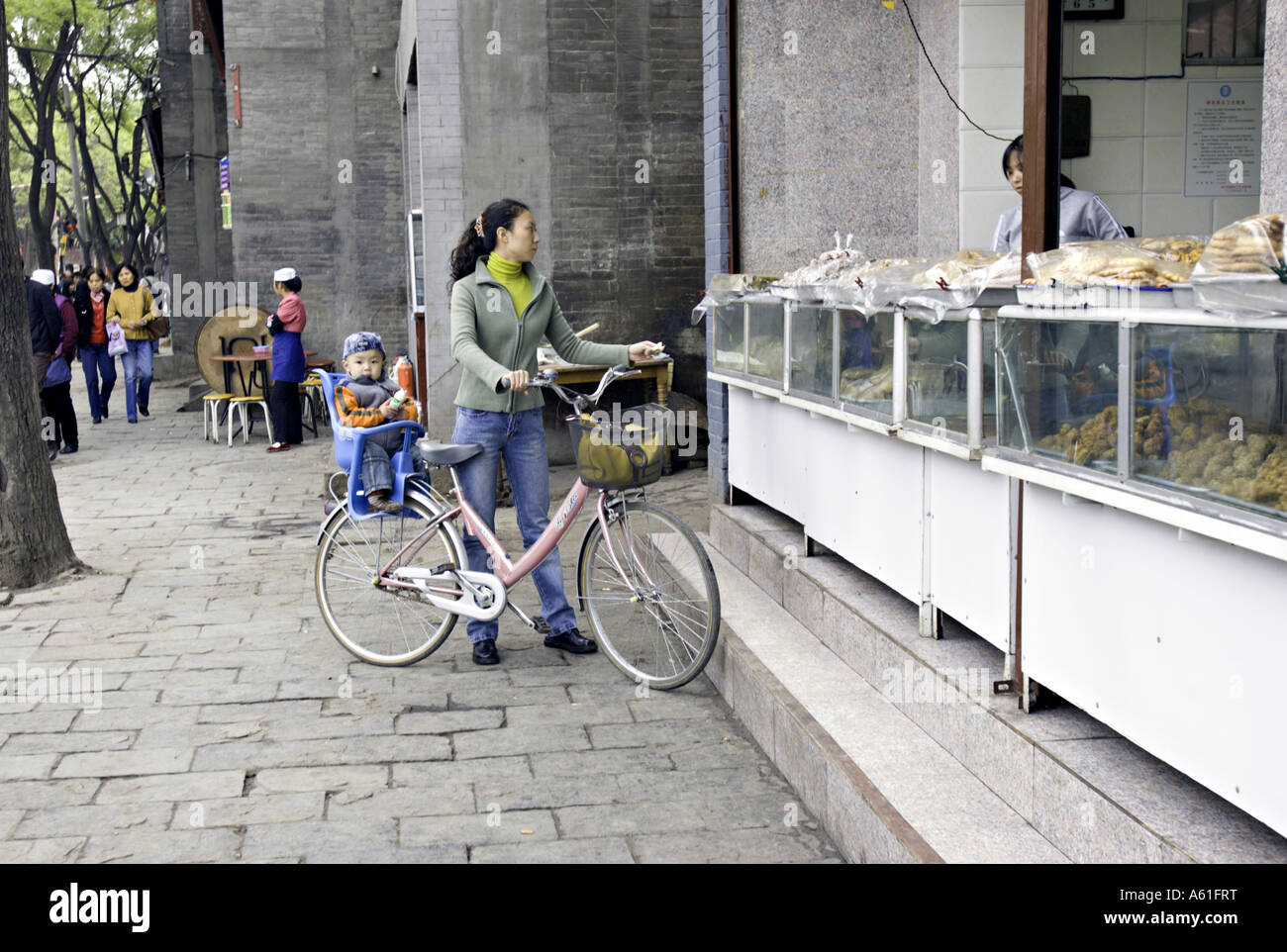 CHINA XIAN Young Chinese mother with her baby in a bicycle seat Stock ...
