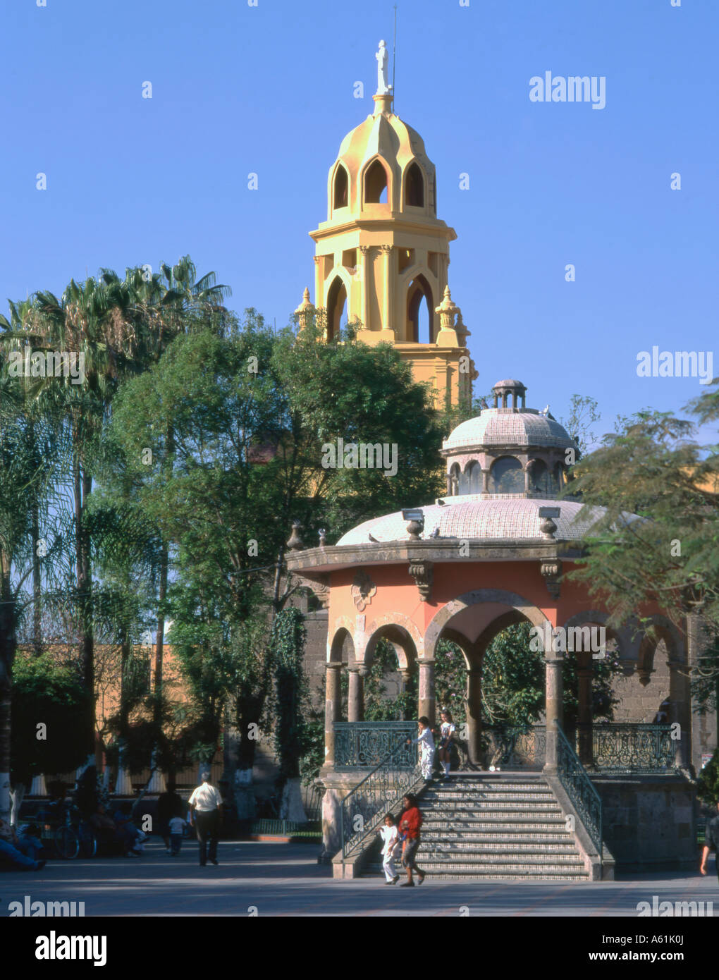 Mexico Jalisco Tlaquepaque main square street scene Stock Photo - Alamy