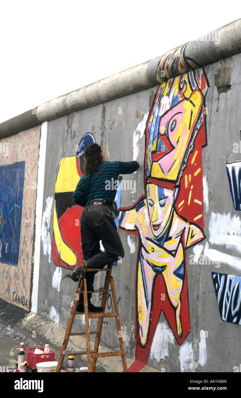 Painted section of berlin wall hi-res stock photography and images - Alamy