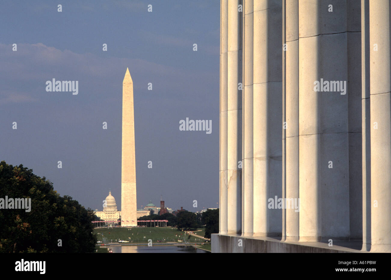 The beautiful color of the Washington Monument needle towards the sky ...