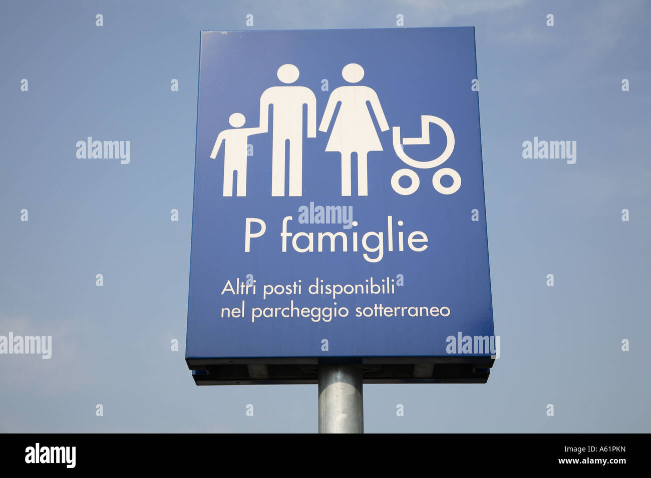 traffic sign parking for family car Stock Photo - Alamy