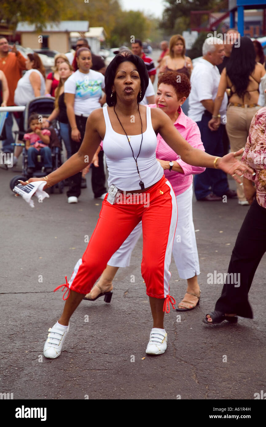 Hispanic festival florida dancing hi-res stock photography and images ...