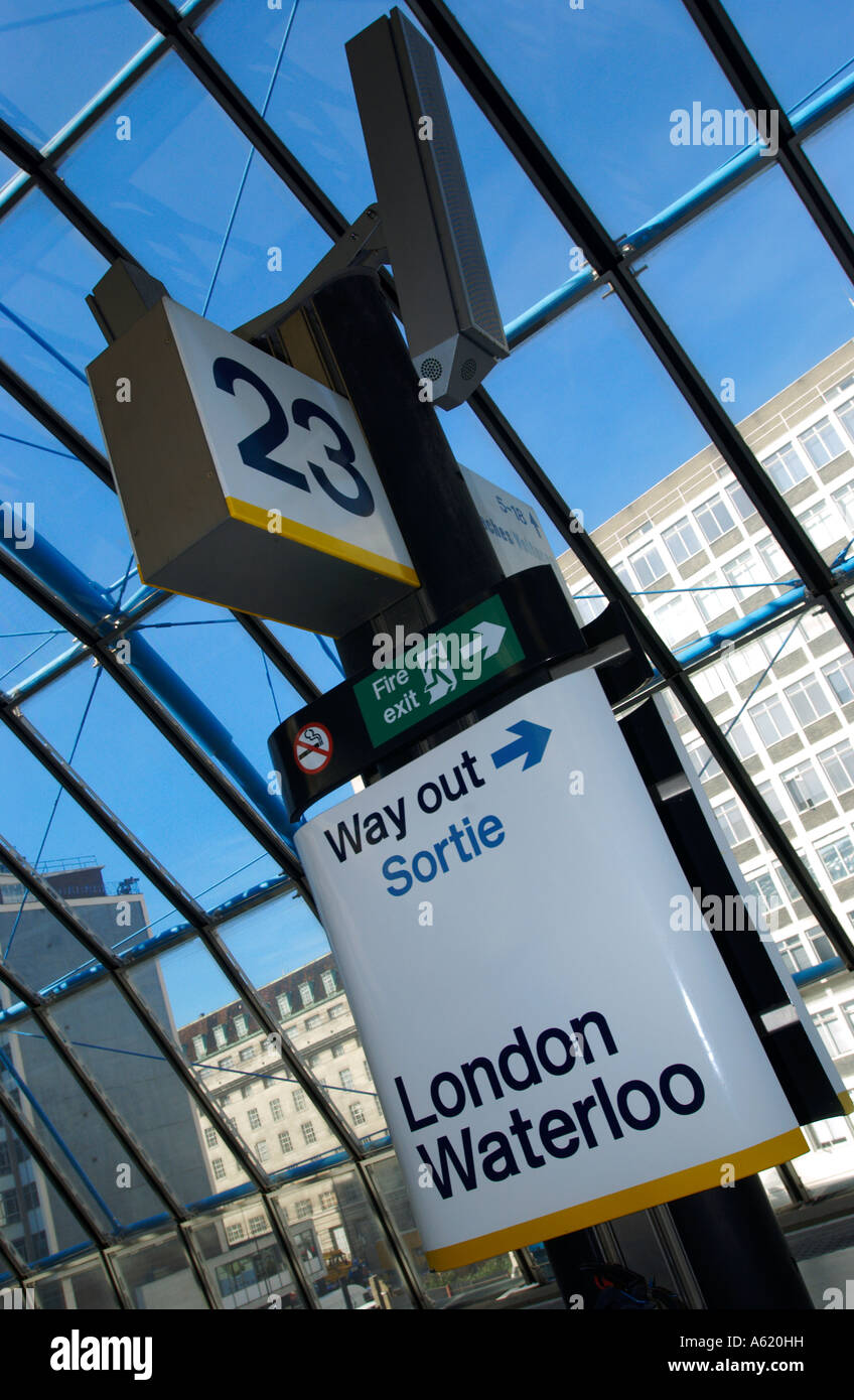 Waterloo Train Station Sign Stock Photos & Waterloo Train Station Sign ...