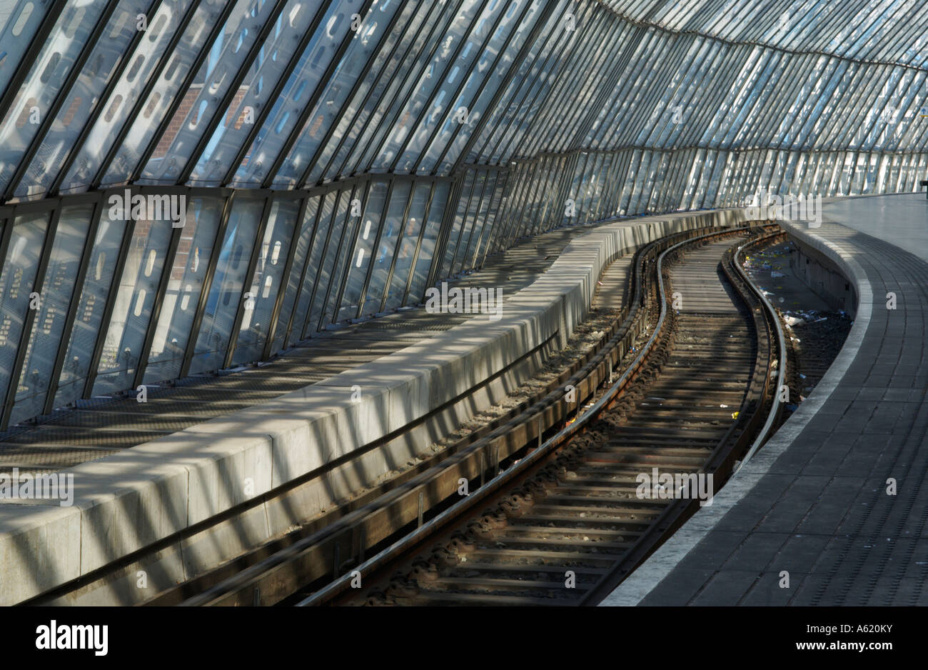 Building detail of platform 24 at Waterloo Station, London showing ...