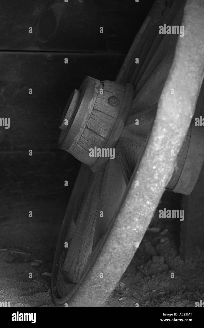 Blacksmith's wagon wheel Stock Photo - Alamy