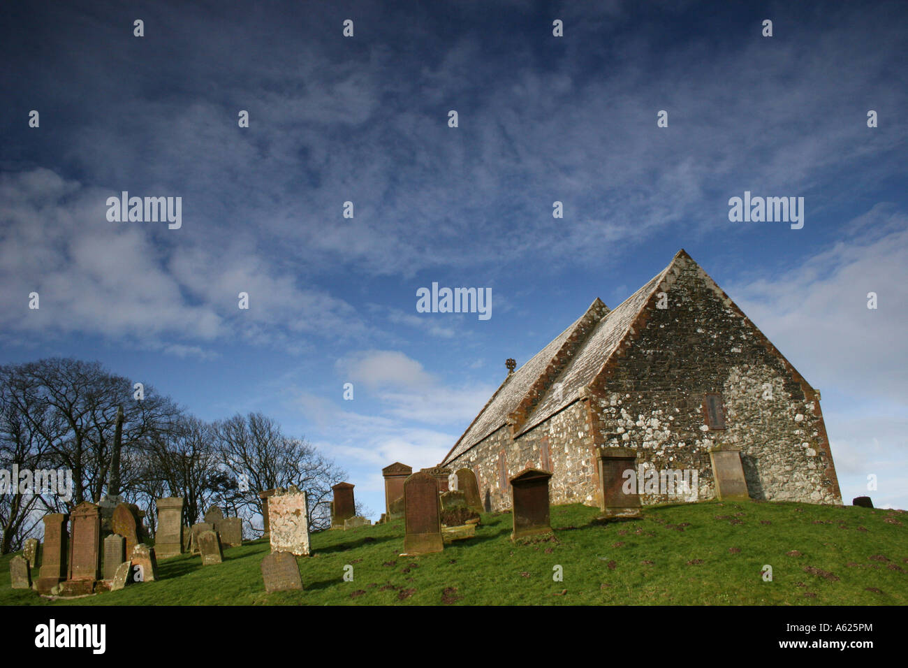 A small scottish church stands amongst trees and gravestones Stock ...