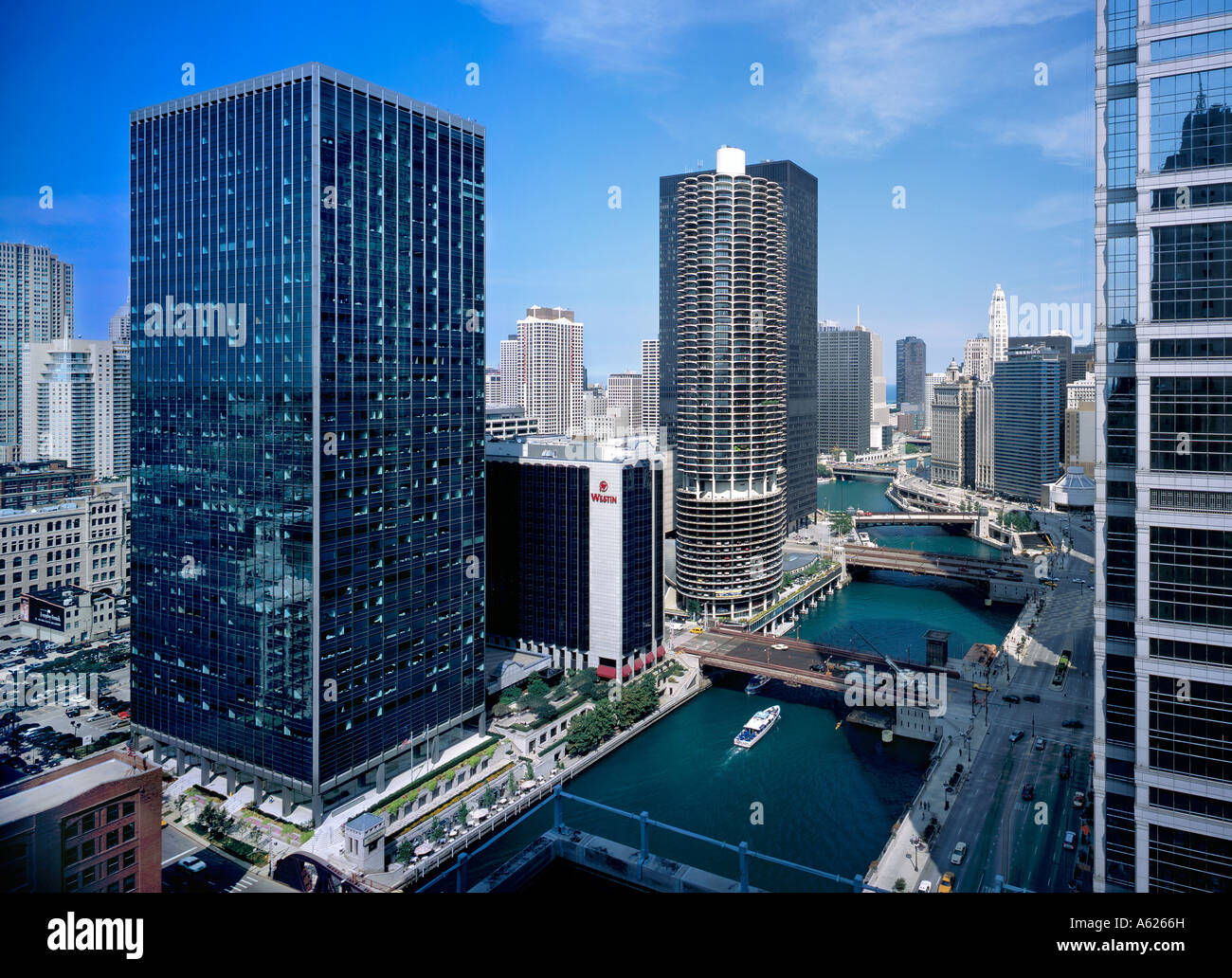 View of Chicago skyline and river along Wacker Drive Stock Photo - Alamy