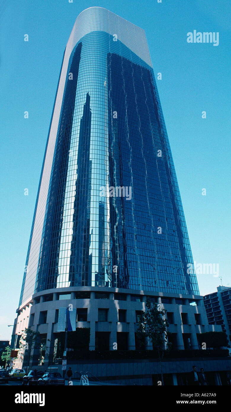 Reflective glass skyscraper with rounded corners Stock Photo - Alamy
