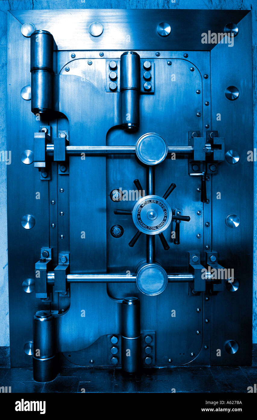 Bank vault door Stock Photo - Alamy