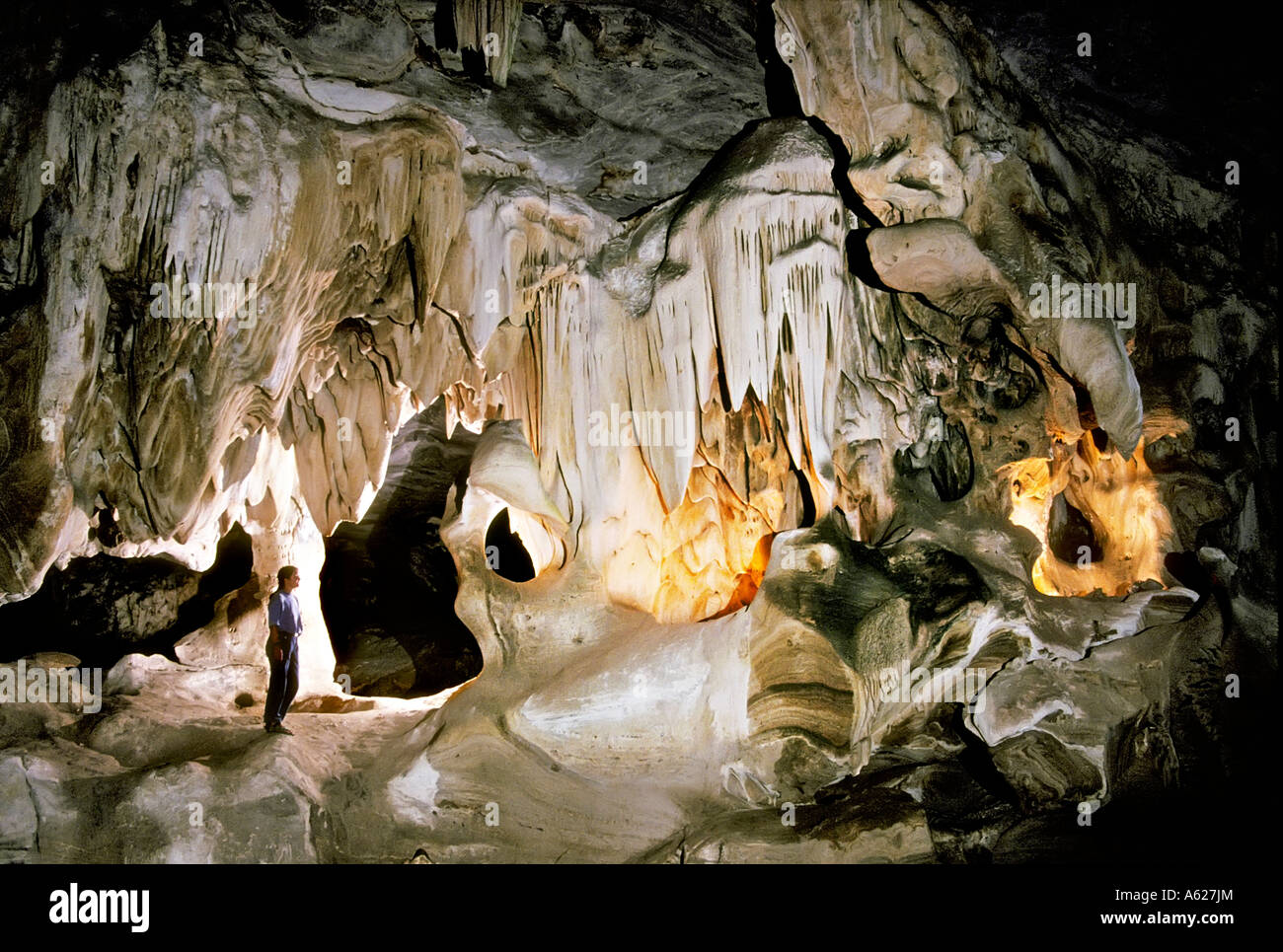 Draperies in cave hi-res stock photography and images - Alamy