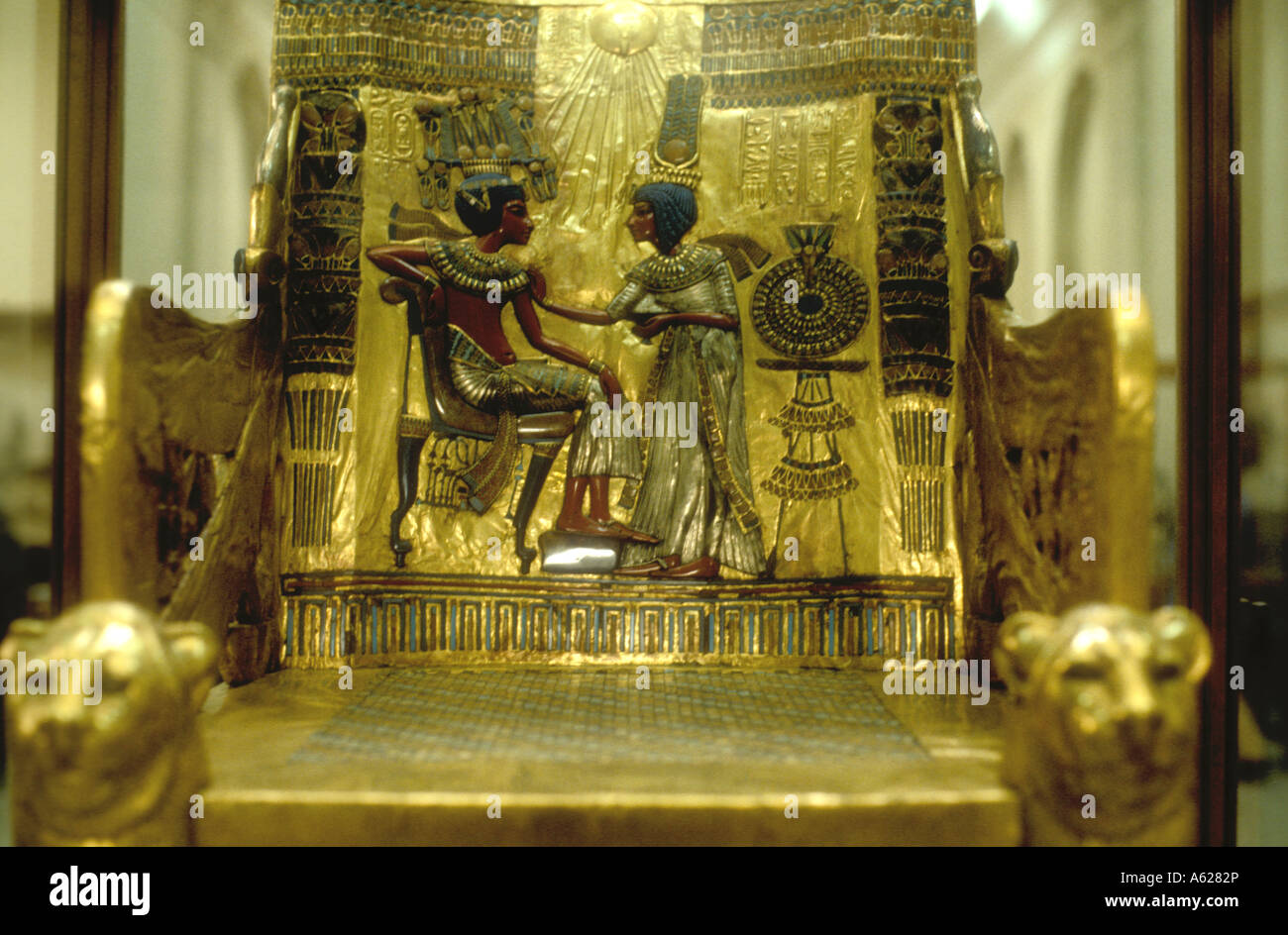 Tutankhamun throne hi-res stock photography and images - Alamy