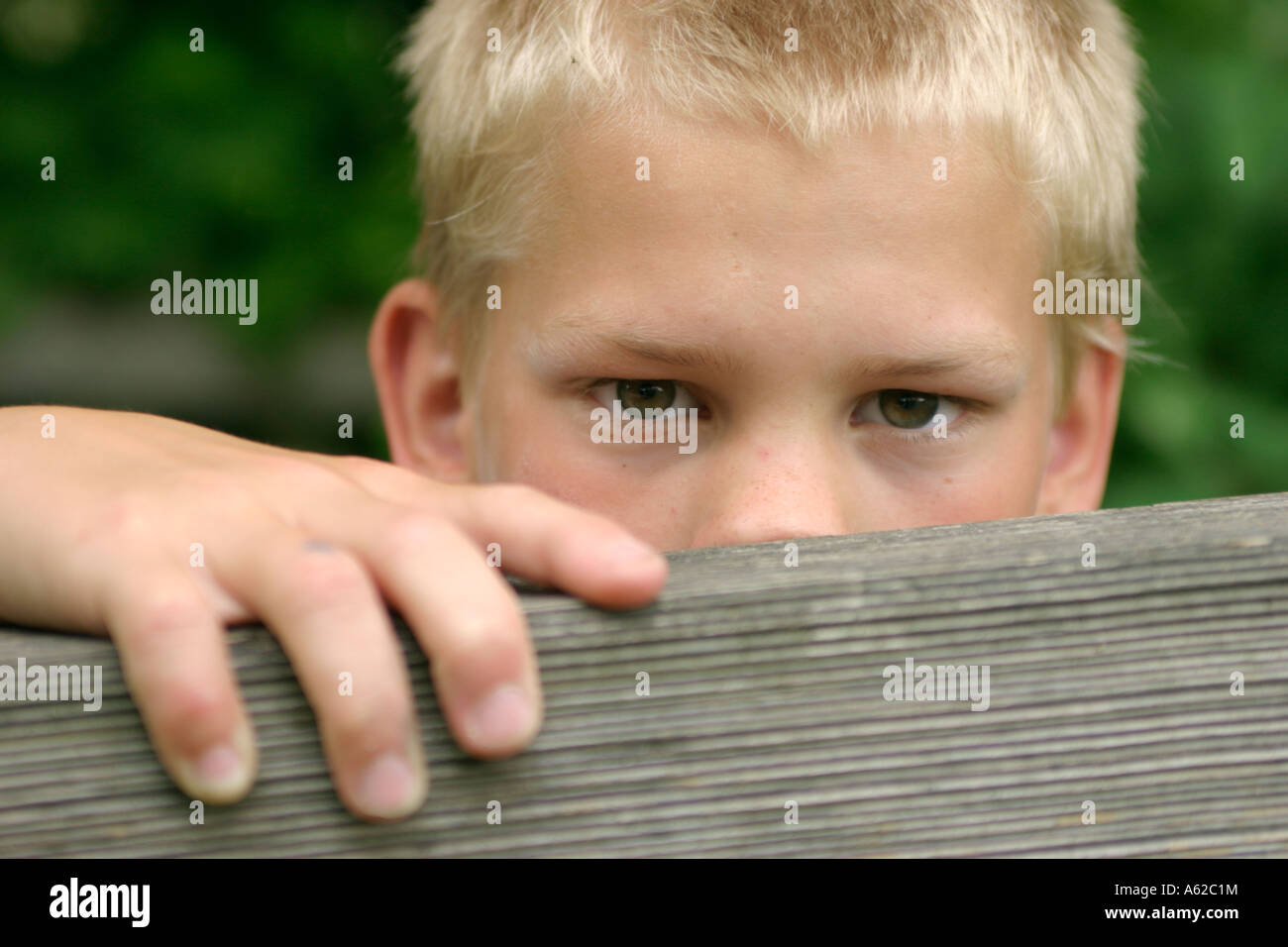 Small boy looking up scared hi-res stock photography and images - Alamy