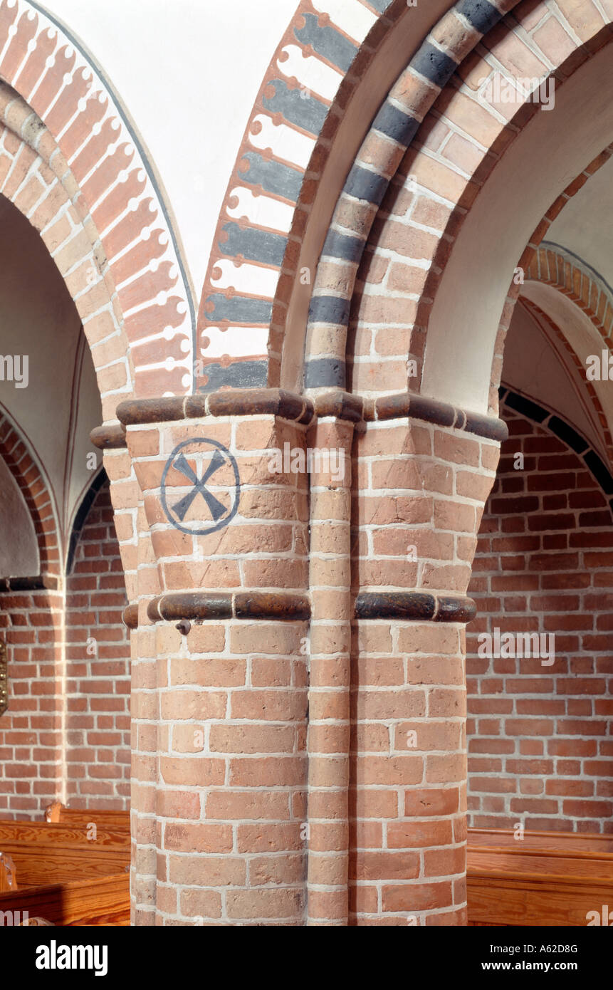 Altenkrempe, Basilika, Pfeiler an der Nordseite des Mittelschiffs Stock ...