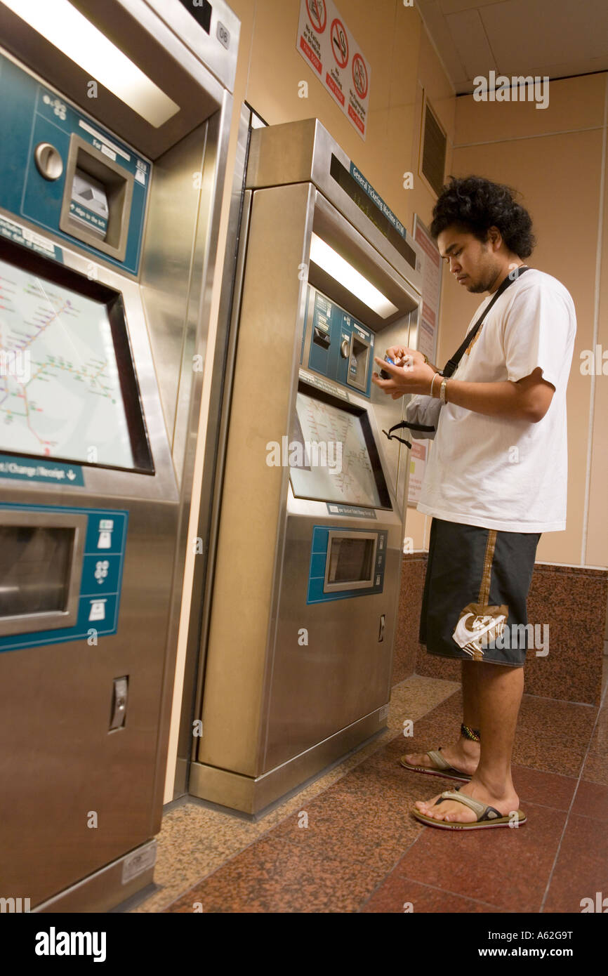 Ticket machine singapore mrt hi-res stock photography and images - Alamy