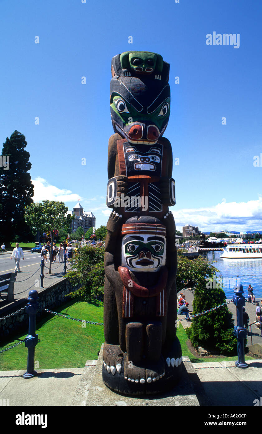 Indian art work of Kwakiutl Bear Totem Pole in beautiful Victoria ...